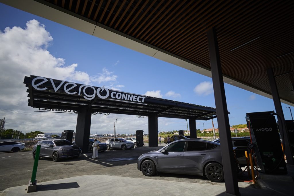 Evergo inaugura su primera electrolinera - Noticias Alejandrina